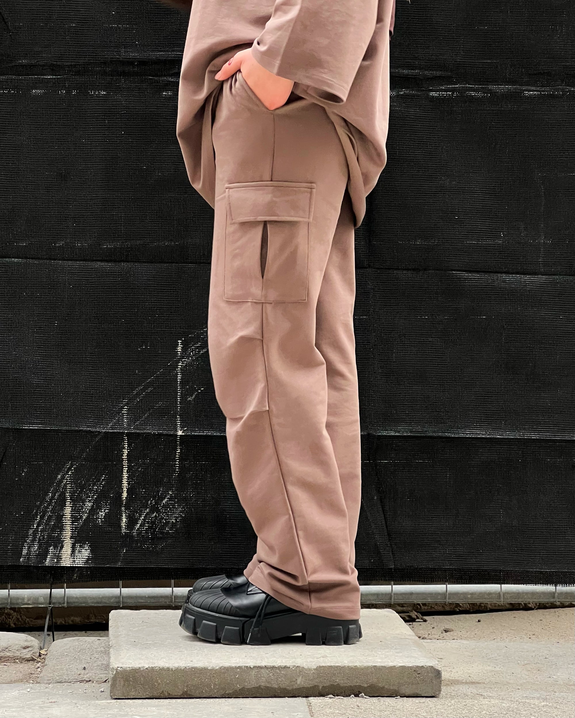 BAGGY CARGO PANTS - BROWN